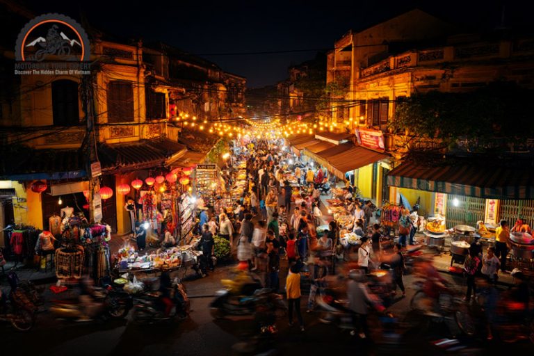 Discover the extremely attractive Hanoi night market